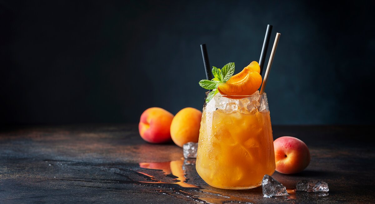 Pfirsich-Bourbon-Fizz: Sooo fruchtig und erfrischend