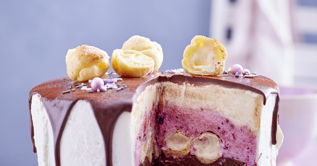 Profiteroles-Torte mit Windbeutelchen-Füllung
